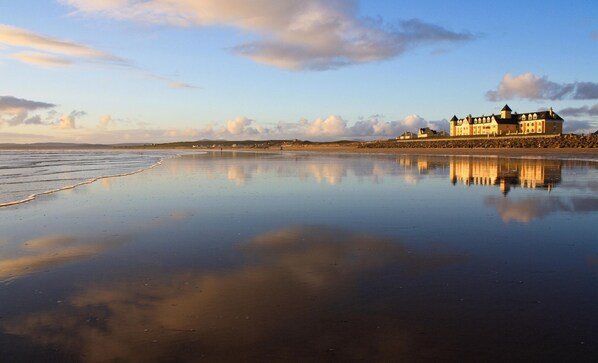 Book Sandhouse Hotel in Rossnowlagh | Hotels.com