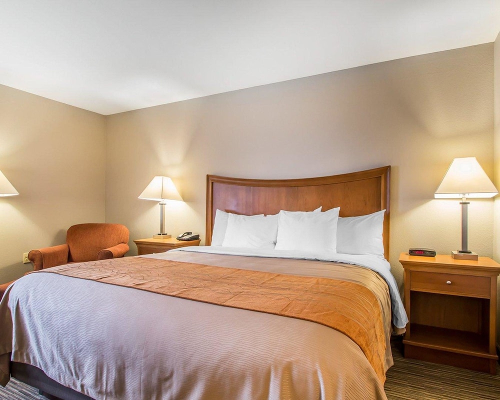 Comfort Inn South - Springfield in Springfield | Best Rates & Deals on ...