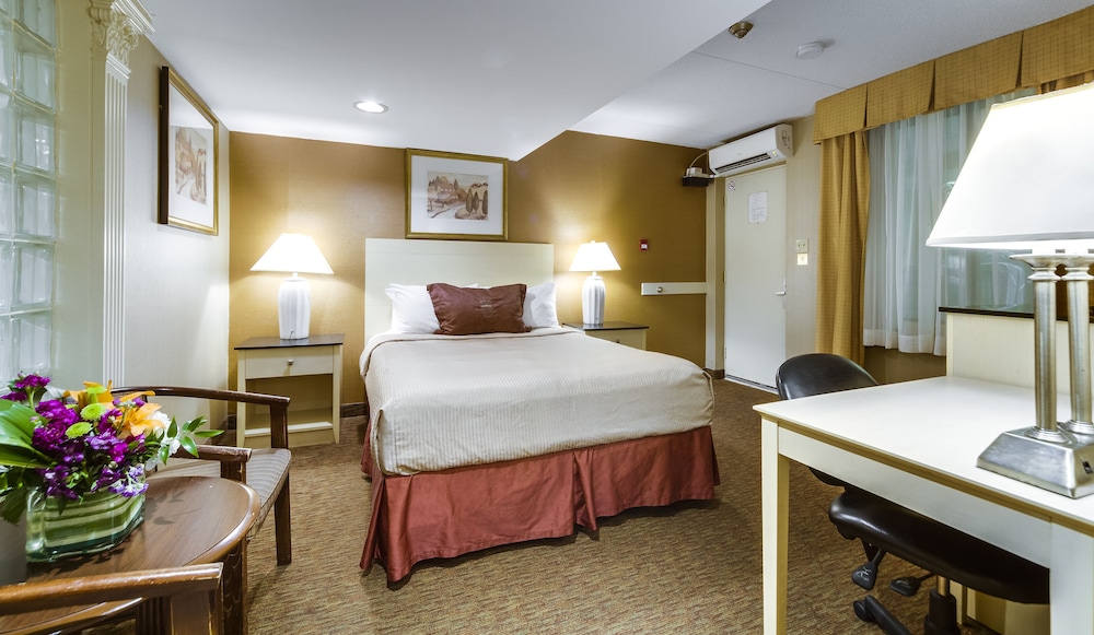 Monte Carlo Inn Toronto West Suites in Toronto | Best Rates & Deals on ...