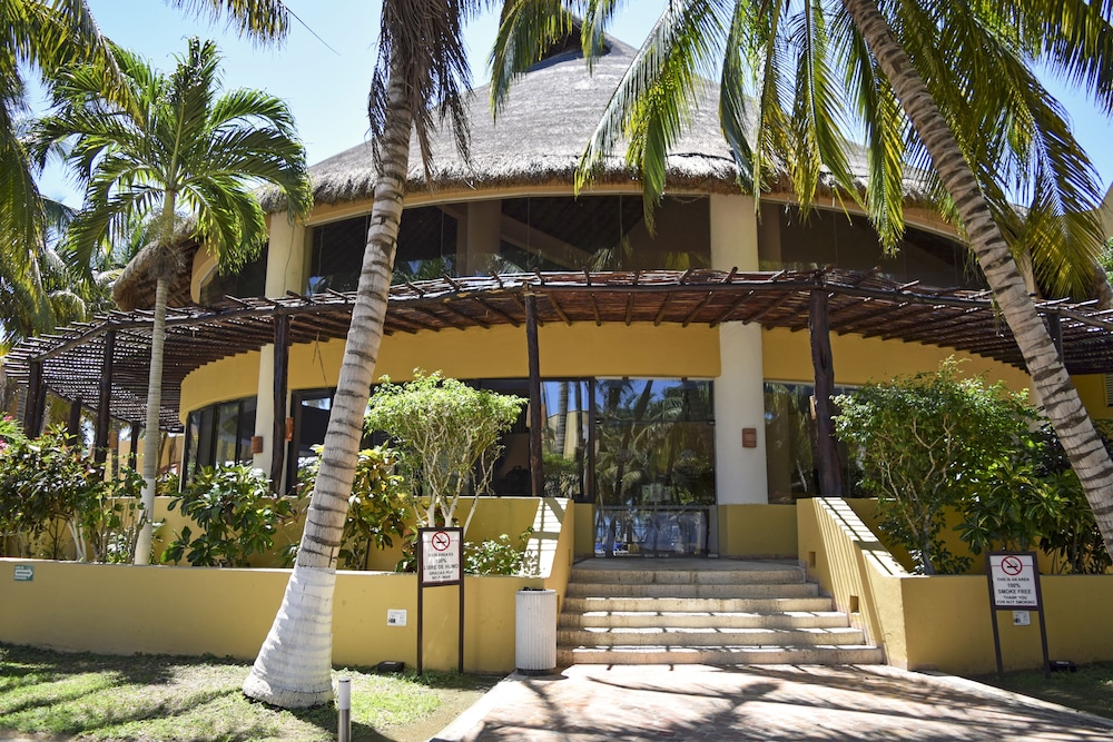 Reef Yucatan Hotel and Convention Center in Mérida | Best Rates & Deals ...