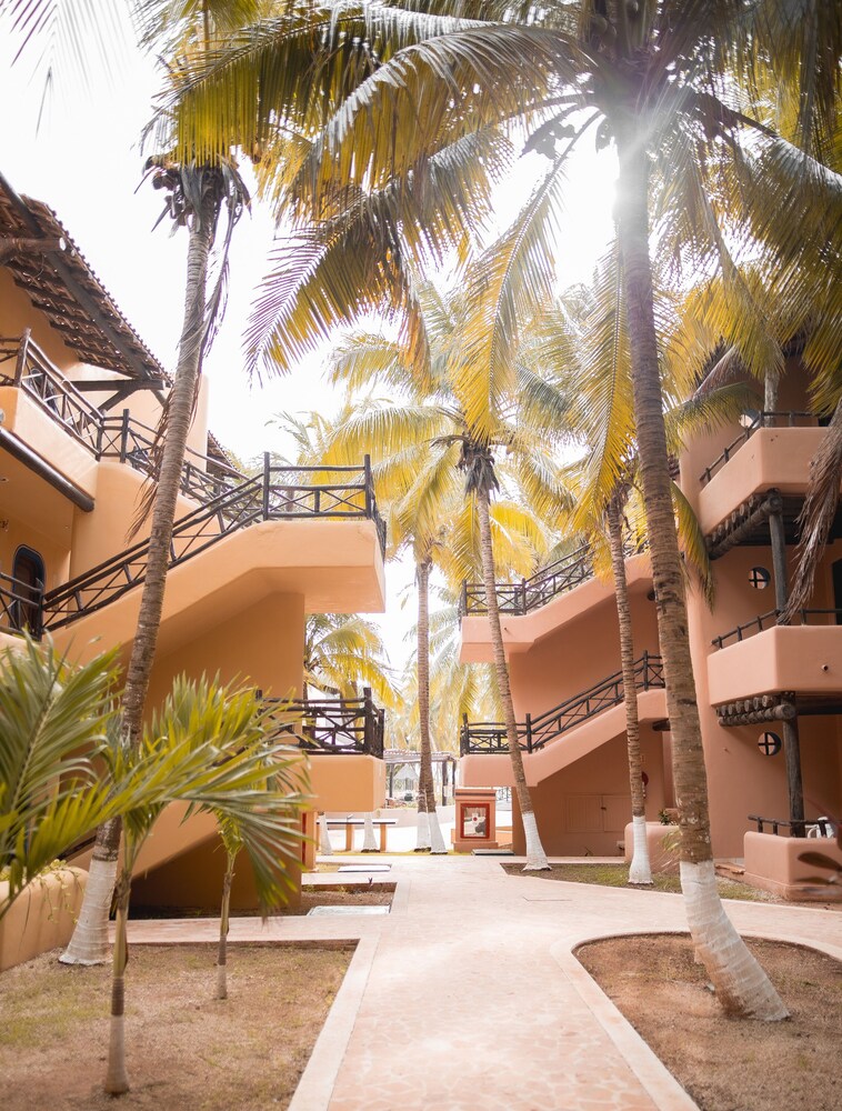 Reef Yucatan All Inclusive Hotel and Convention Center, Mérida: $129 ...