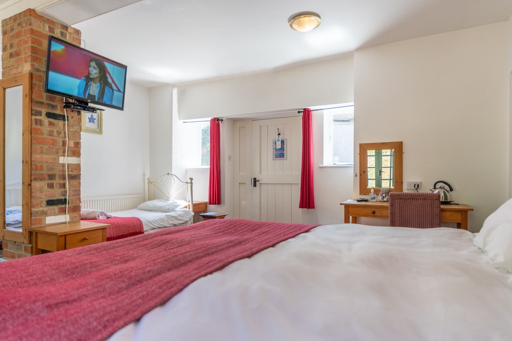 The Woolpack Hotel - Reviews, Photos & Rates | ebookers.com