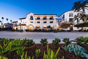 Harbor View Inn: 2022 Room Prices, Deals & Reviews | Expedia.com