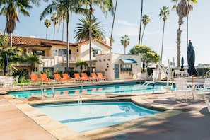 Harbor View Inn: 2022 Room Prices, Deals & Reviews | Expedia.com