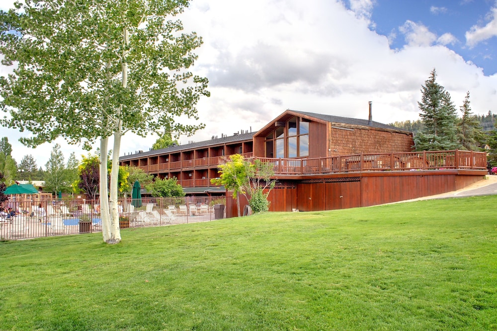 Hotel Marina Riviera in Big Bear Lake | Best Rates & Deals on Orbitz