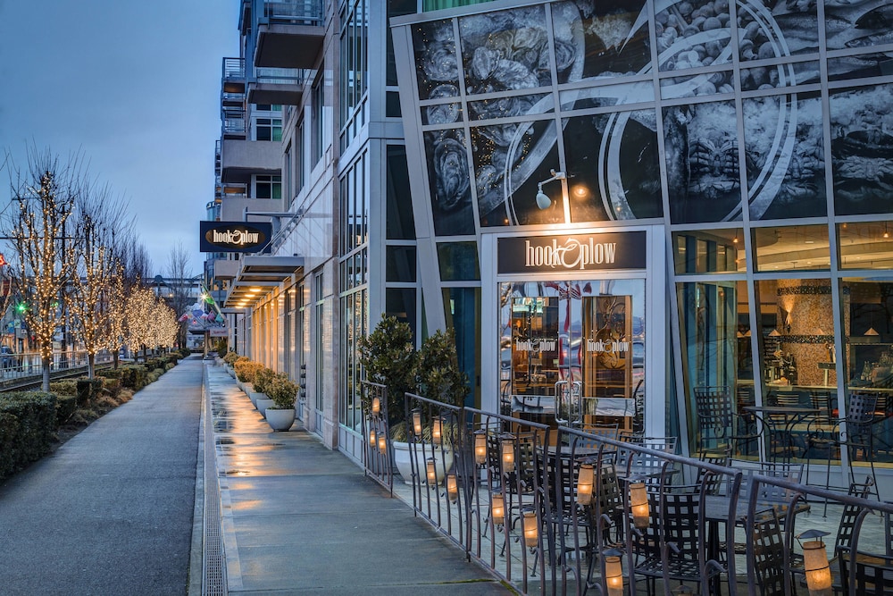 Seattle Marriott Waterfront, Seattle: $135 Room Prices & Reviews ...