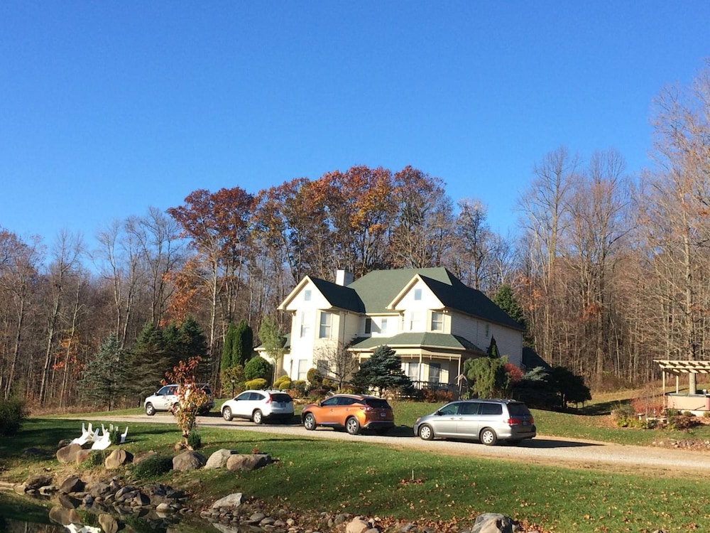Spruce Hill Inn and Cottages, Mansfield: $138 Room Prices & Reviews ...