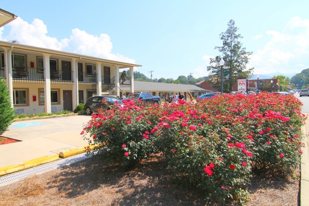 Blue Ridge Inn in Sylva | Best Rates & Deals on Orbitz