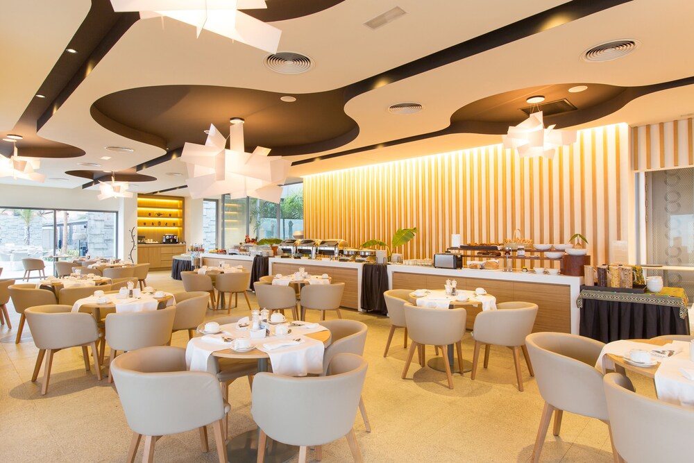 Noom Hotel Conakry: NZ$291 Deals & Reviews (Conakry, GIN) | Wotif