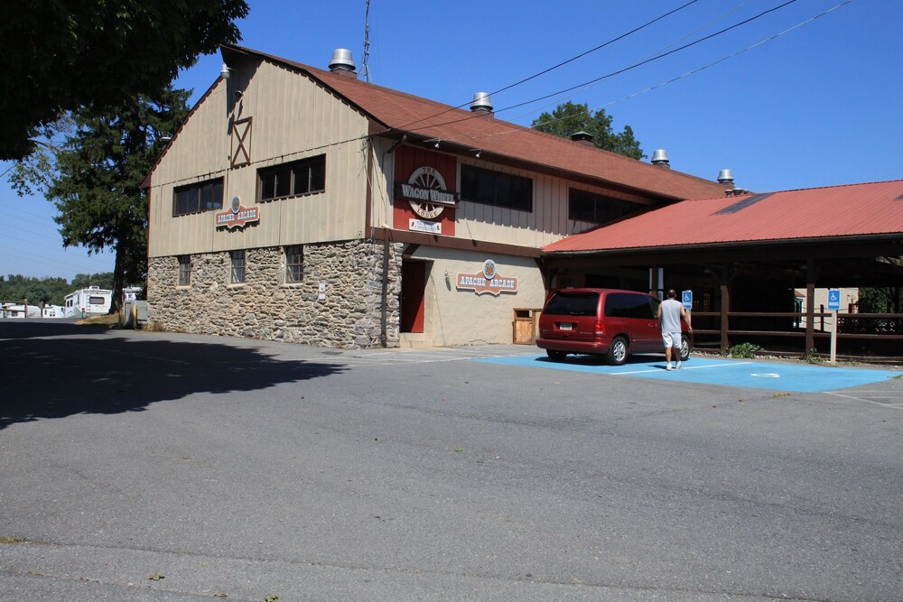 Circle M RV & Camping Resort - Caravan Park in Lancaster | Best Rates ...