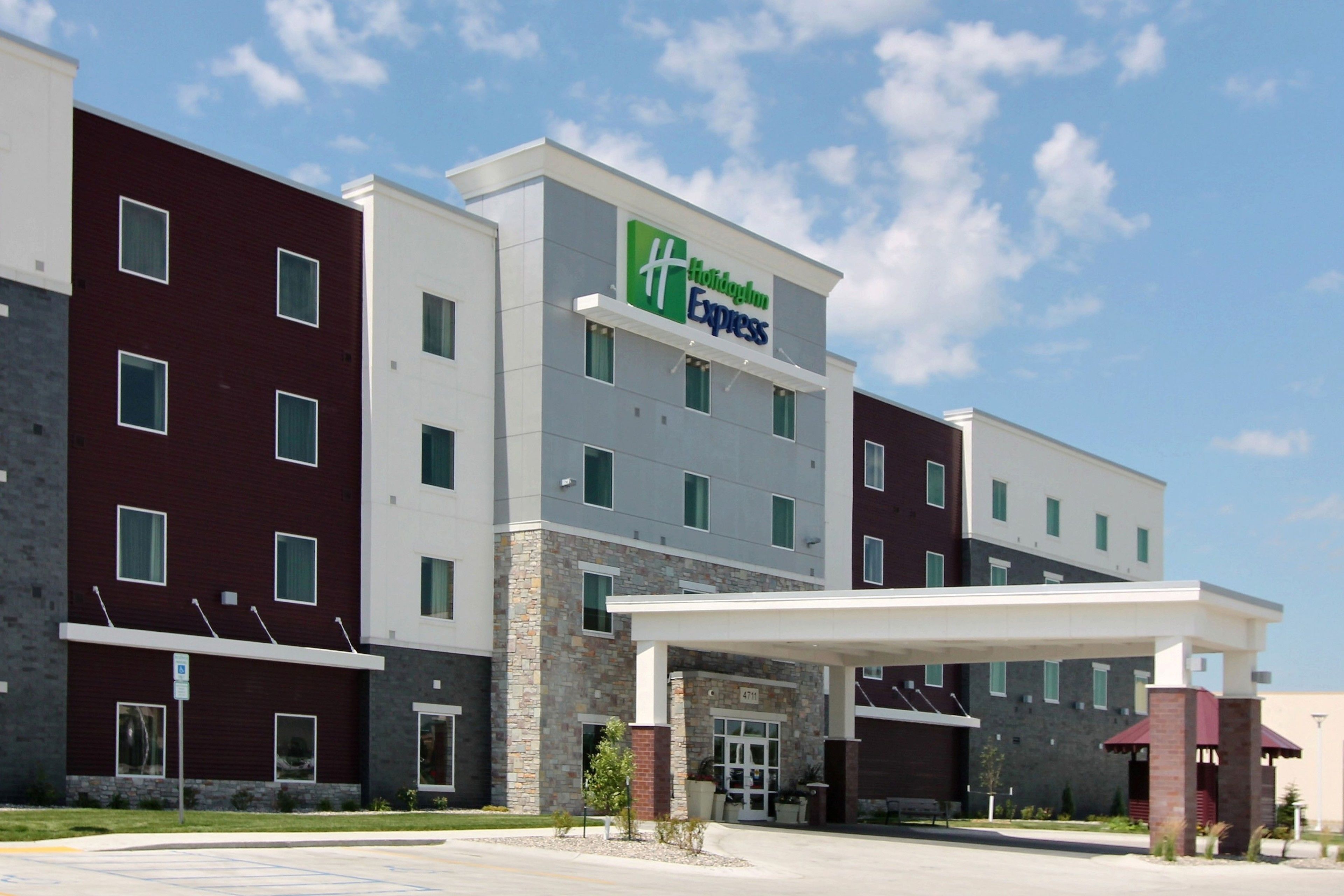 Holiday Inn Fargo, an IHG Hotel Reviews, Deals & Photos 2023 - Expedia