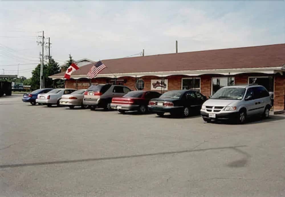 Ivy Rose Motor Inn, Windsor: Room Prices & Reviews | Travelocity