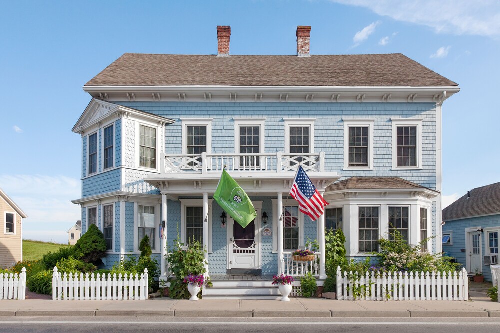 The Blue Dory Inn, Block Island: 2020 Room Prices & Reviews | Travelocity