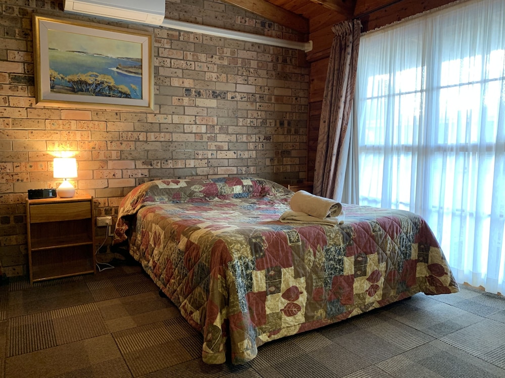 Lightning Ridge Outback Resort & Caravan Park: AU$175 Deals & Reviews ...