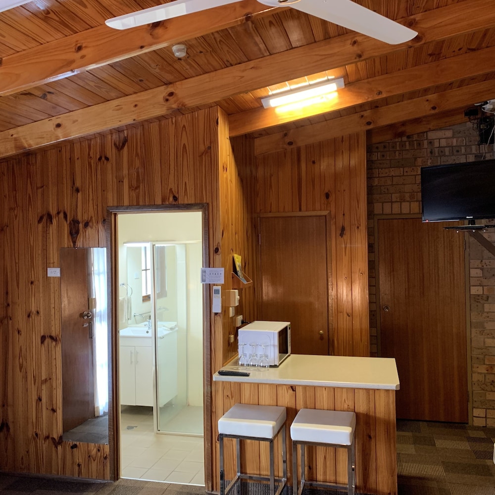 Lightning Ridge Outback Resort & Caravan Park , - Best Price Guarantee ...