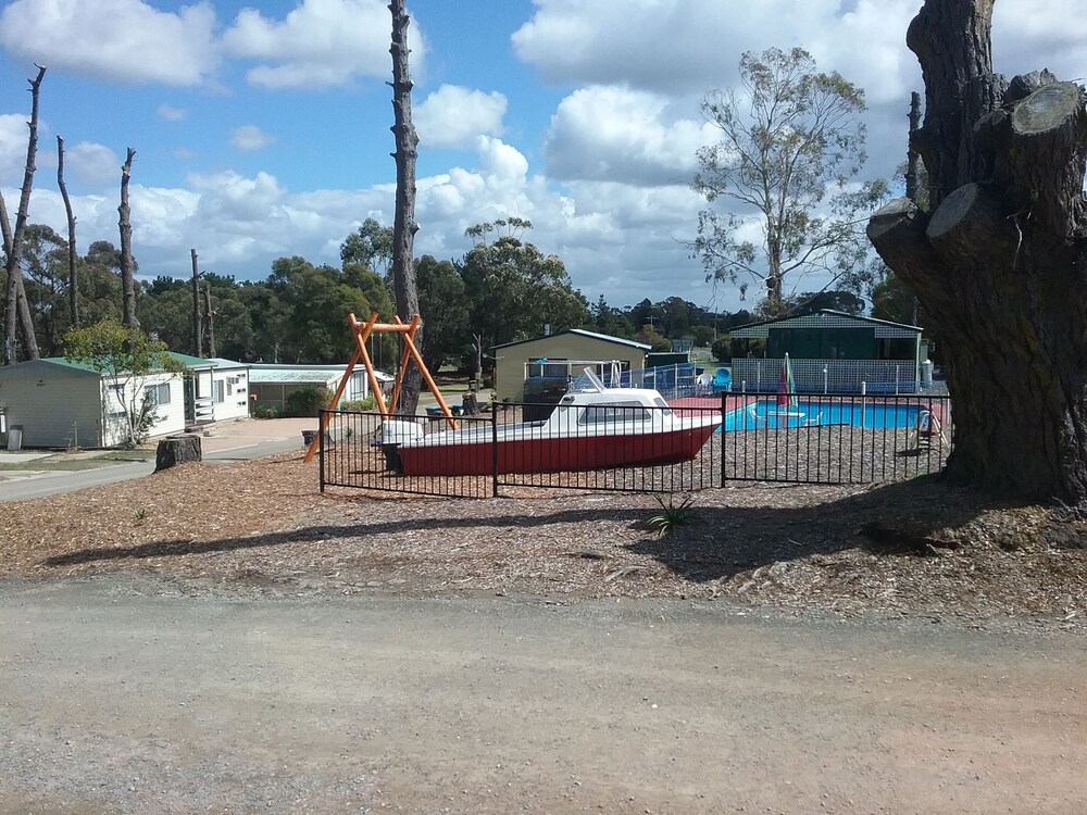 Lakes Caravilla Caravan Park, Australia | Australian Accommodation