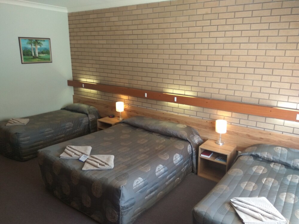 Holbrook Town Centre Motor Inn: AU$125 Deals & Reviews (Holbrook, AUS ...