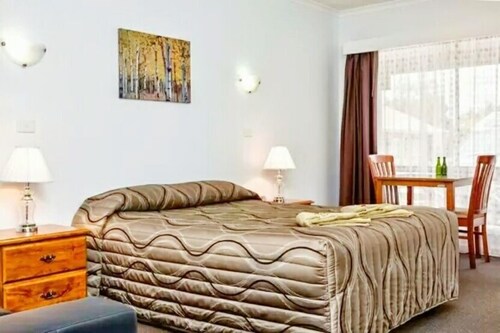 Holbrook Town Centre Motor Inn: AU$125 Deals & Reviews (Holbrook, AUS ...