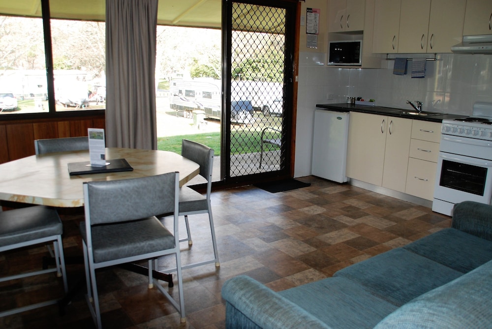 Beechworth Lake Sambell Caravan Park, Australia | Australian Accommodation