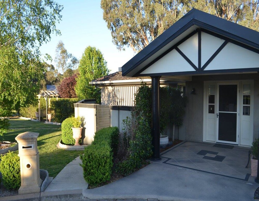 Burringa Motel: Deals & Reviews (Wagga Wagga, AUS) | Wotif