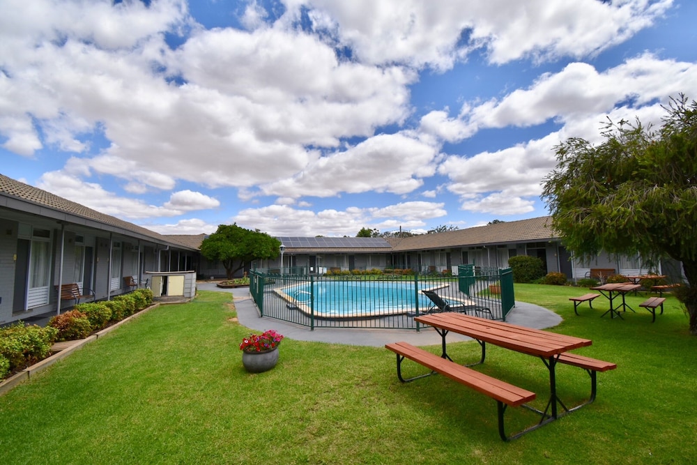 Townhouse Motel: AU$91 Deals & Reviews (Cowra, AUS) | Wotif
