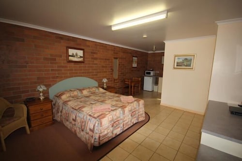 Rubyvale Motel & Holiday Units - An Adults Only Getaway: AU$160 Deals ...