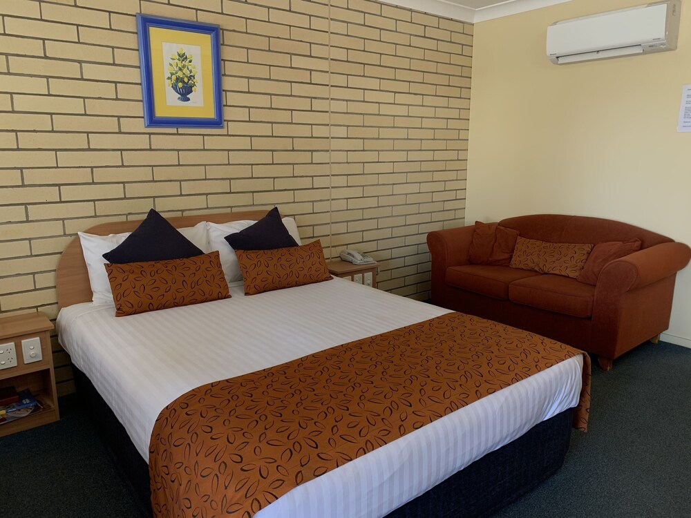 Riverland Motor Inn & River's Restaurant in St. George | Best Rates ...