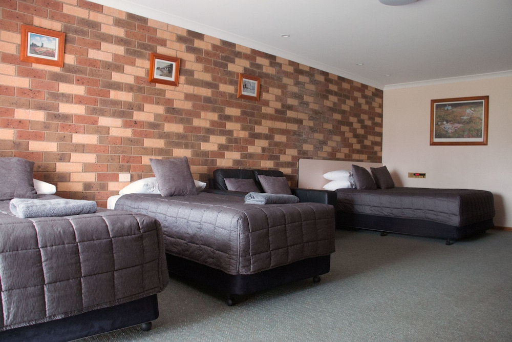 Highway Inn Motel: AU$121 Deals & Reviews (Hay, AUS) | Wotif