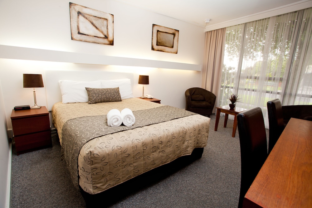 Connells Motel & Serviced Apartments: Deals & Reviews (Traralgon, AUS ...