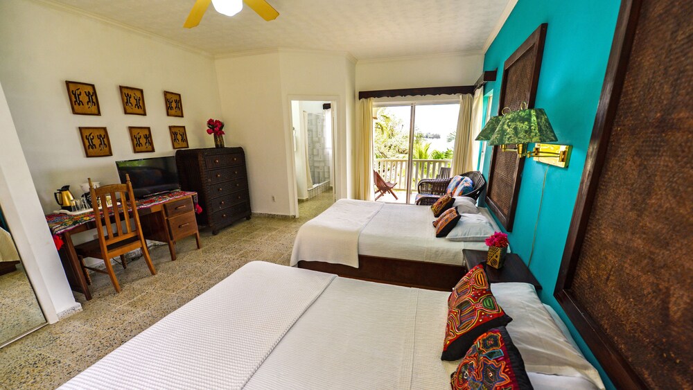 Turquoise Bay Dive & Beach Resort, Roatan: Room Prices & Reviews ...