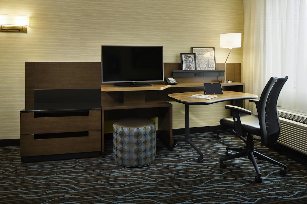 Fairfield Inn & Suites by Marriott Calgary Downtown: AU$182 Deals ...
