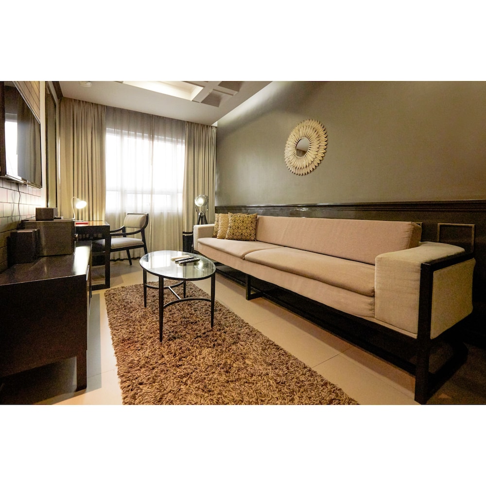 Summit Hotel Magnolia in Manila | Best Rates & Deals on Orbitz
