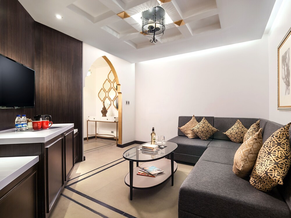 Summit Hotel Magnolia in Manila | Best Rates & Deals on Orbitz