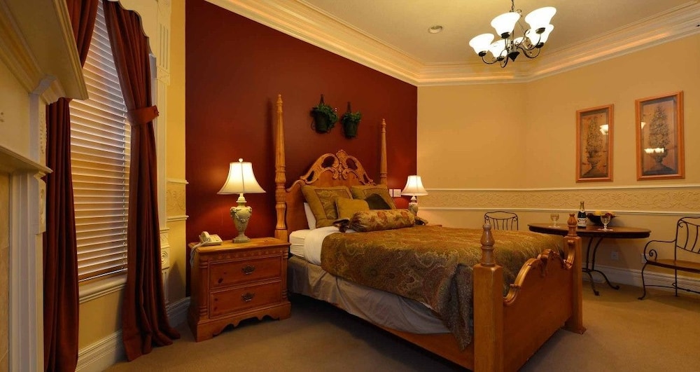 The Anniversary Inn Logan, Logan: $149 Room Prices & Reviews | Travelocity