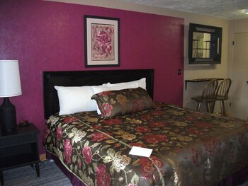 Caboose Motel, Durango: $64 Room Prices & Reviews | Travelocity