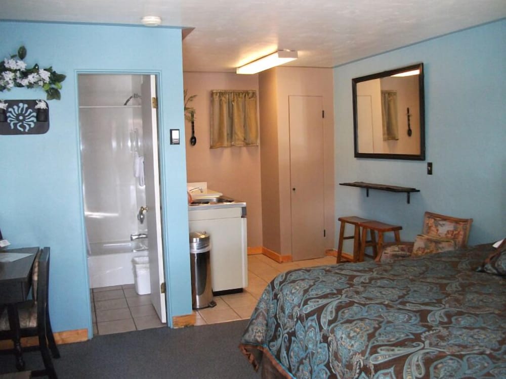 Caboose Motel, Durango: $64 Room Prices & Reviews | Travelocity