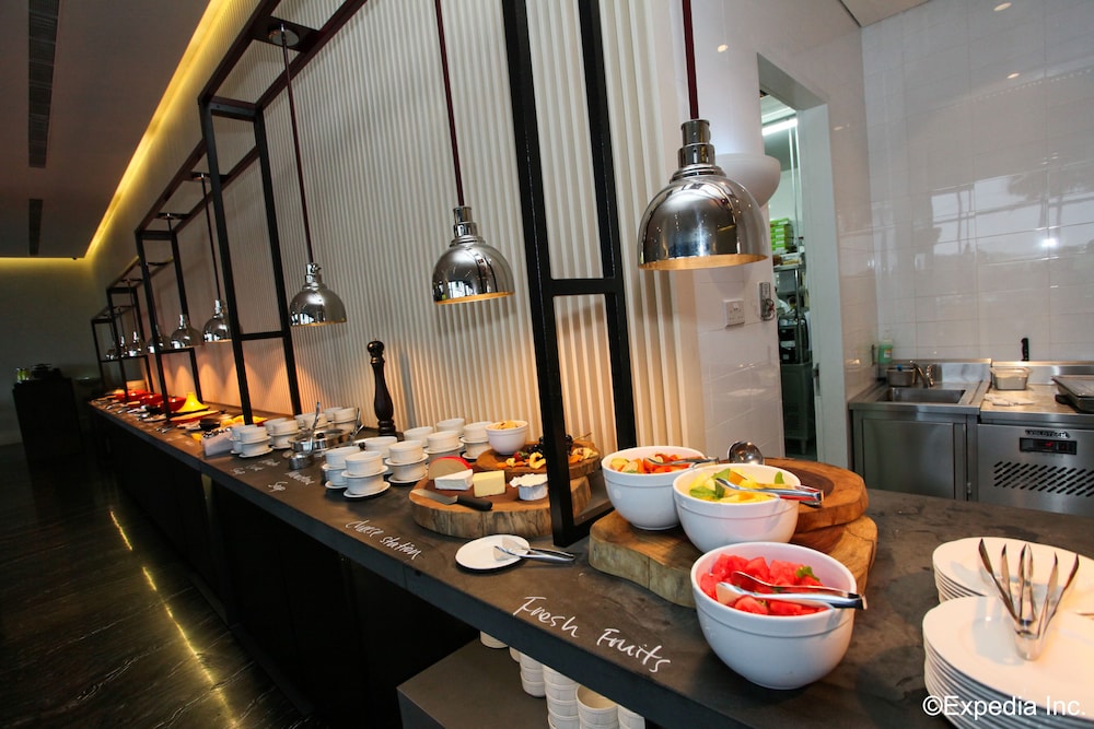 Momentus Hotel Alexandra in Singapore | Best Rates & Deals on Orbitz