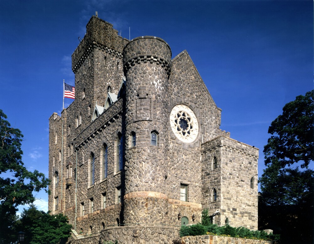 Castle Hotel & Spa, Tarrytown: $159 Room Prices & Reviews | Travelocity