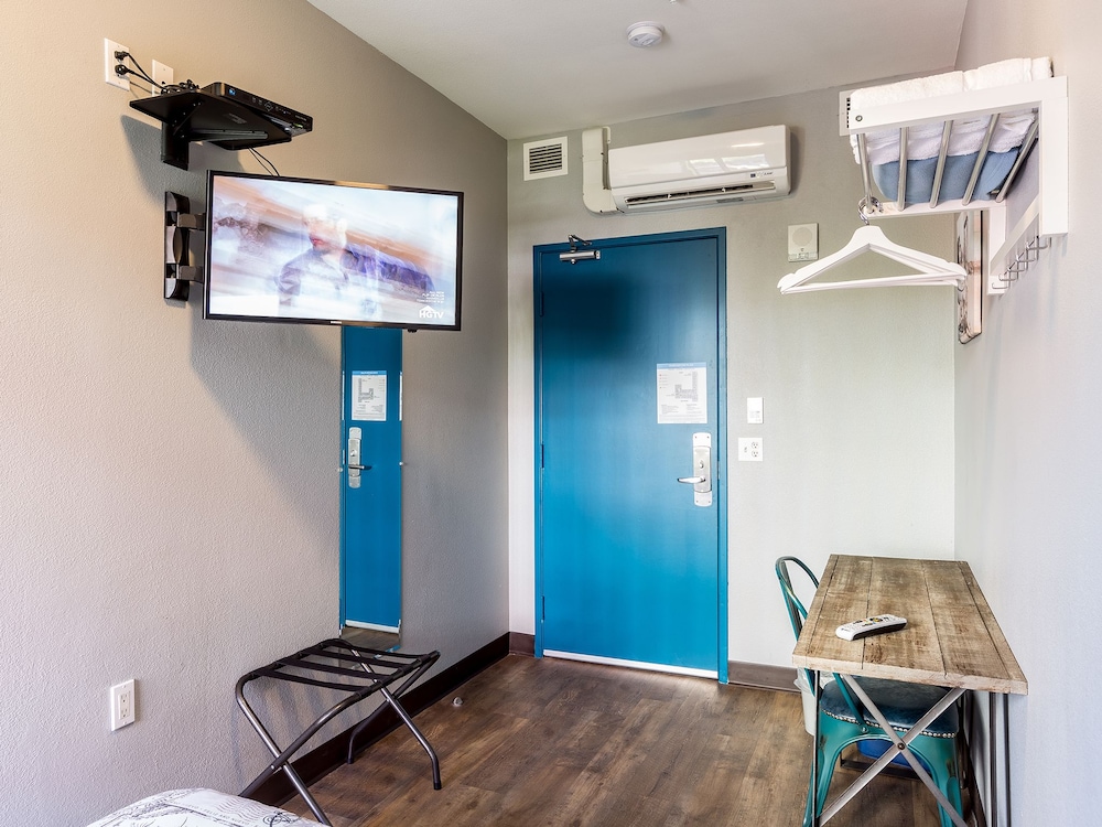 HI Santa Monica Hostel in Los Angeles | Best Rates & Deals on Orbitz