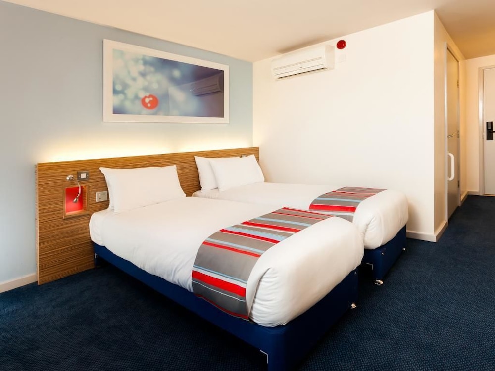 Travelodge Gatwick Airport Central in Gatwick | Best Rates & Deals on ...