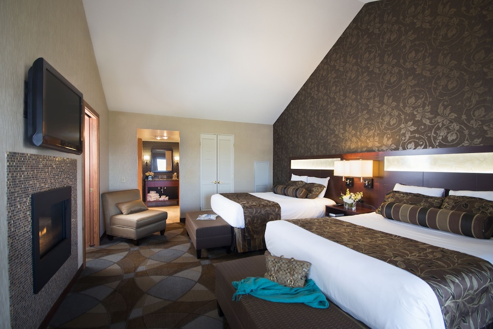 Ho-Chunk Casino Hotel - Wisconsin Dells, Wisconsin Dells: Room Prices ...