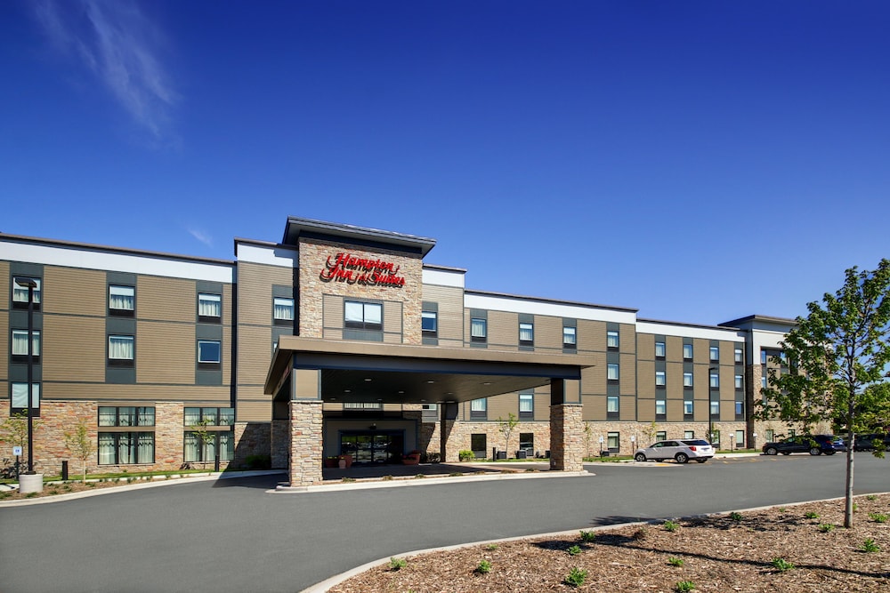 Hampton Inn & Suites Milwaukee West in Milwaukee | Cheap Hotel Deals ...