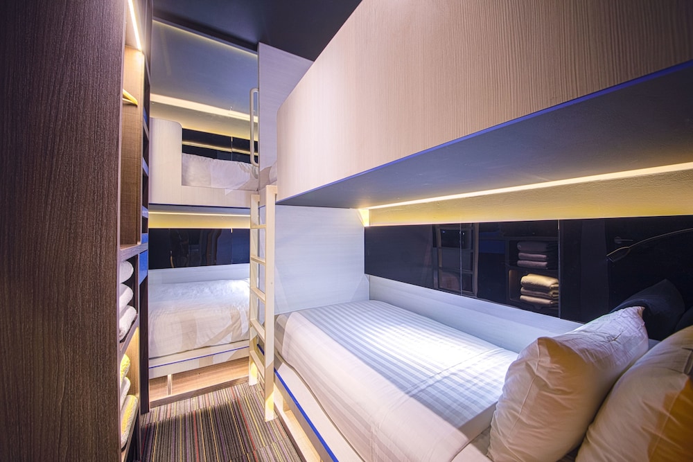 CUBE Family Boutique Capsule Hotel: AU$128 Deals & Reviews (Singapore ...