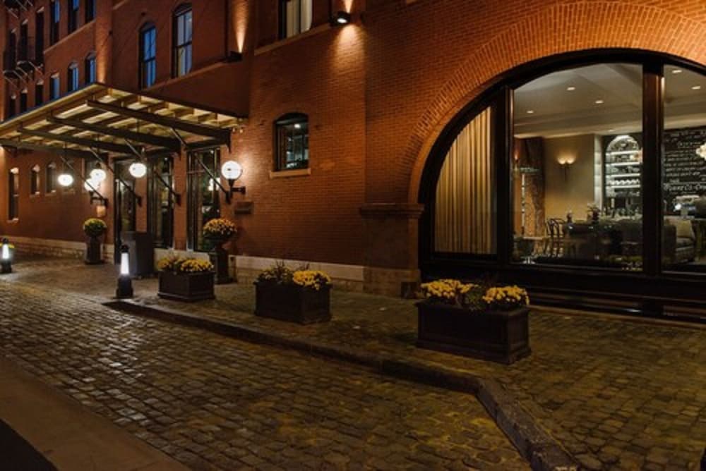 The Charmant Hotel, La Crosse: $169 Room Prices & Reviews | Travelocity