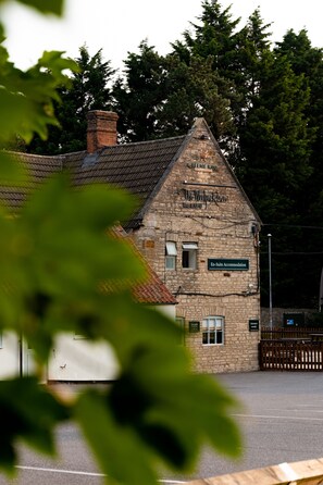 The Woolpack Inn Islip, Kettering: Info, Photos, Reviews | Book at ...
