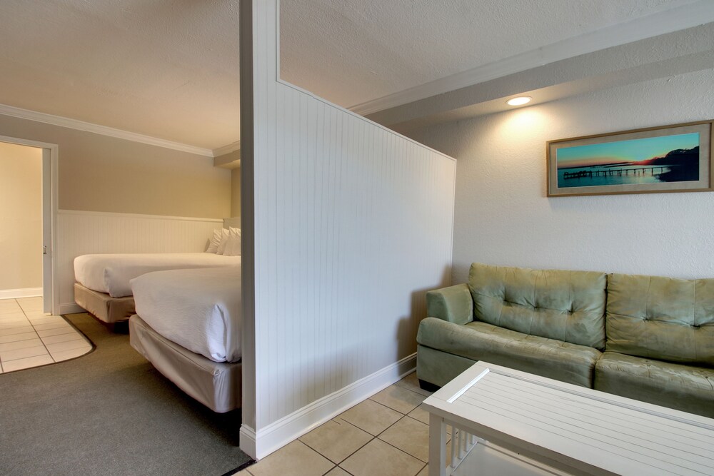 Islander Hotel & Resort in Emerald Isle | Best Rates & Deals on Orbitz