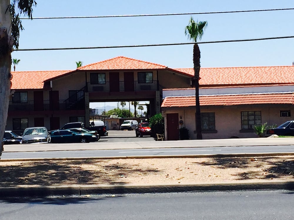 Miles Motel in Phoenix | Best Rates & Deals on Orbitz