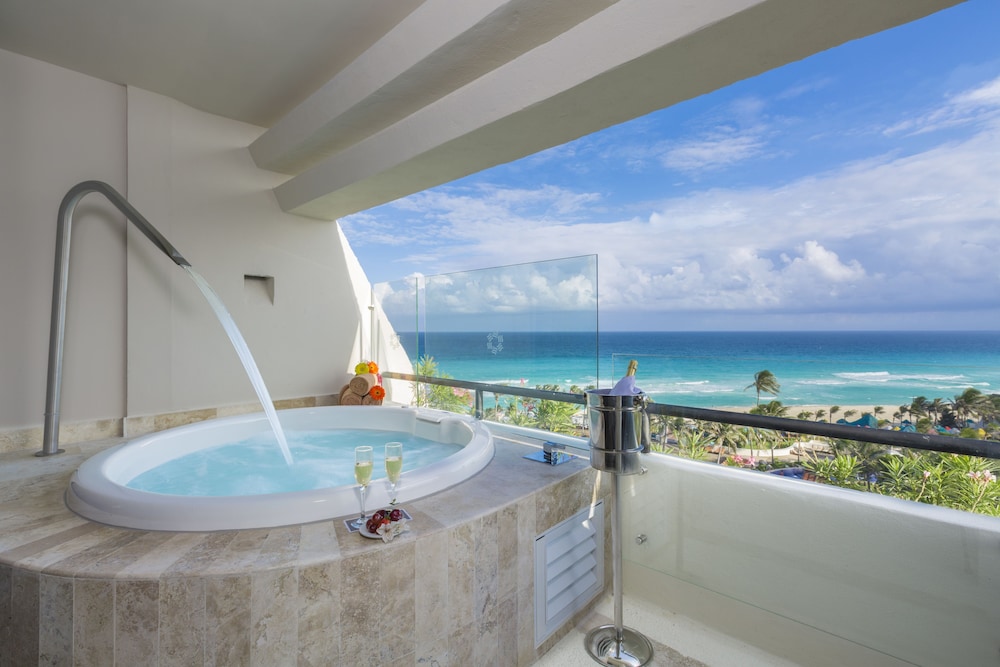 The Pyramid Cancun By Oasis - All Inclusive in Cancun | Best Rates ...