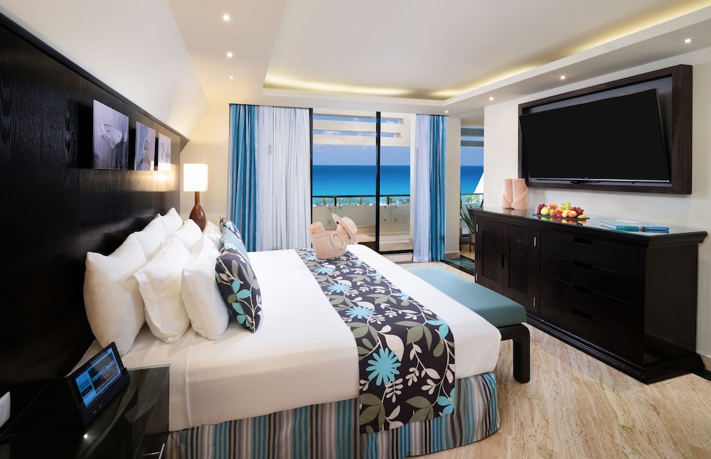 The Pyramid Cancun By Oasis - All Inclusive in Cancun | Best Rates ...