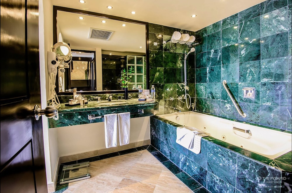 The Pyramid Cancun By Oasis - All Inclusive in Cancun | Best Rates ...